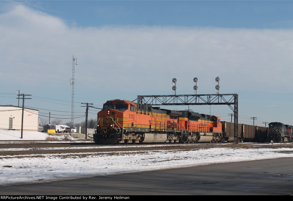 BNSF 5703 & others (1)